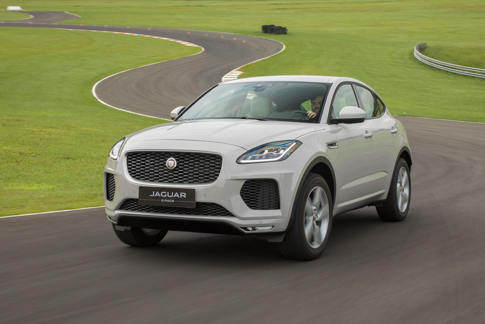 Jaguar E-Pace chega em versões 2.0 turbo (250 cv e 300 cv), começando ...
