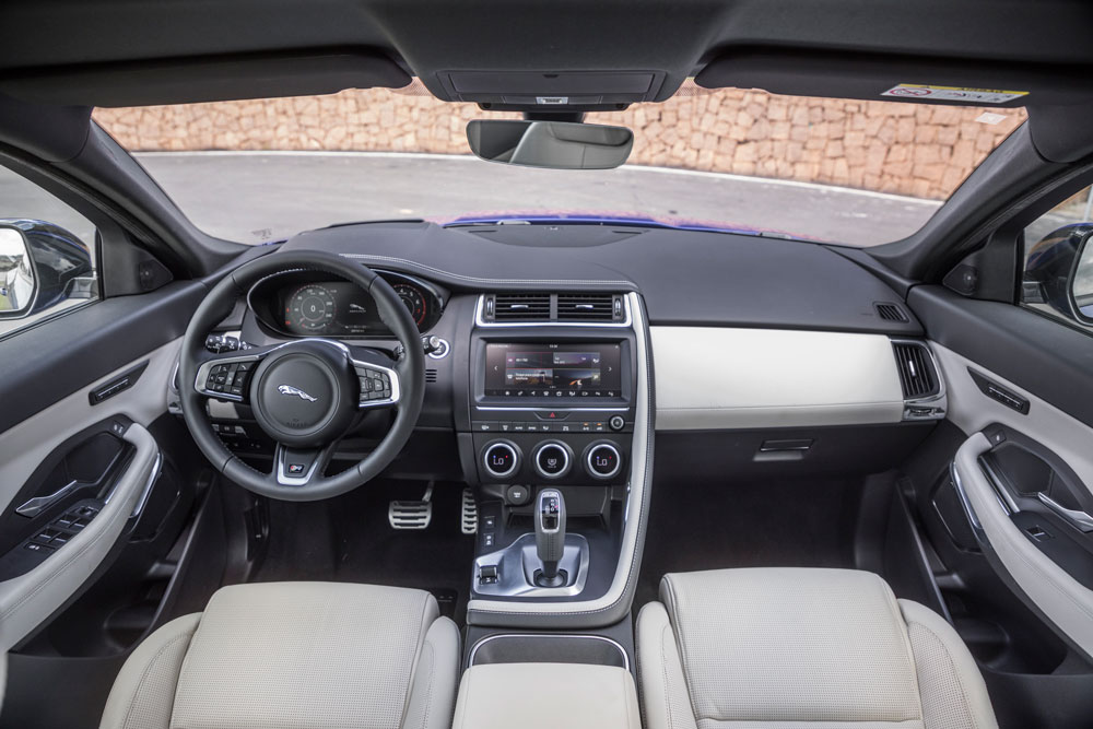 Jaguar E-Pace chega em versões 2.0 turbo (250 cv e 300 cv), começando ...