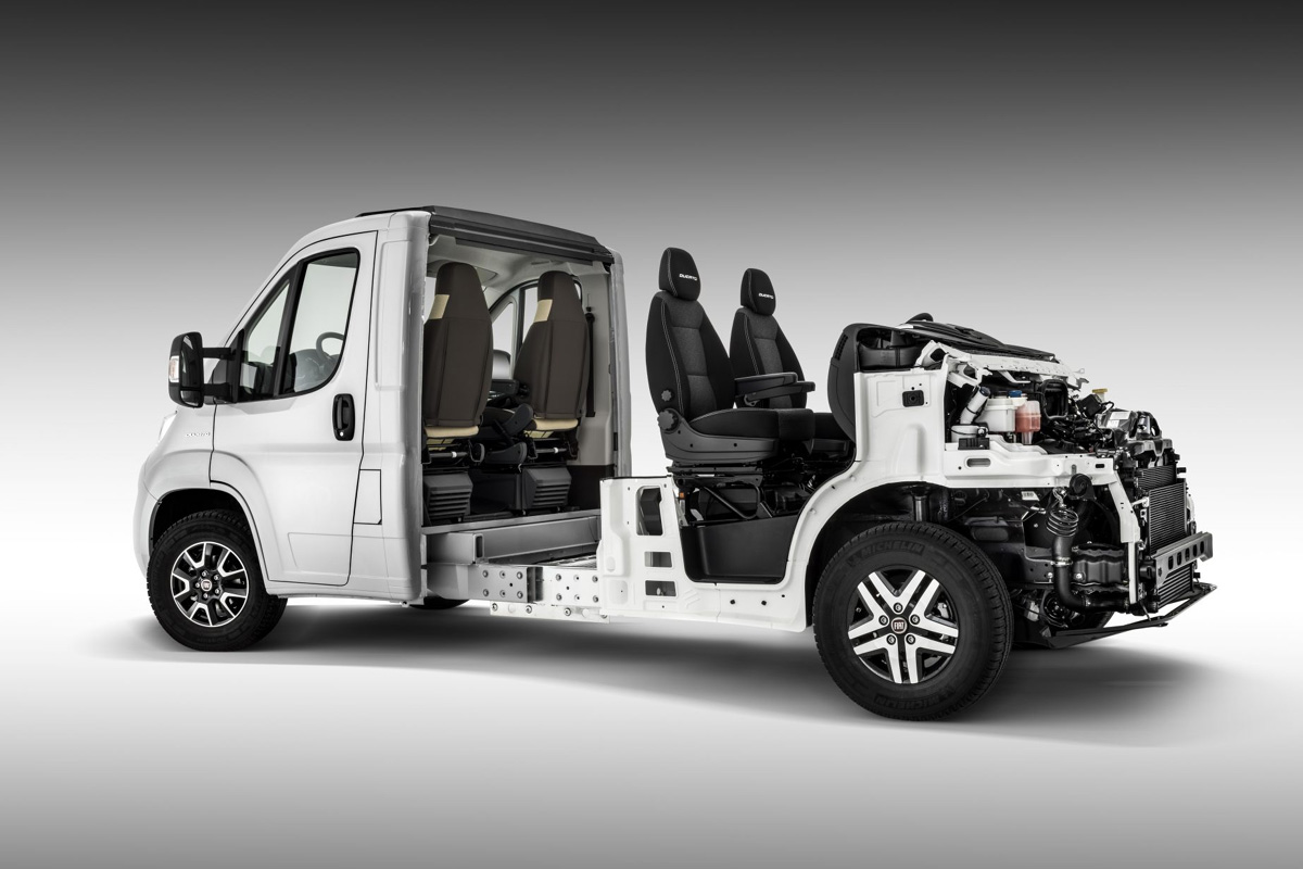 Não é fake: Entenda por que a Citroën vende uma van com duas frentes ...